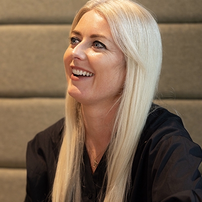 Julie McGee - Bewonder*